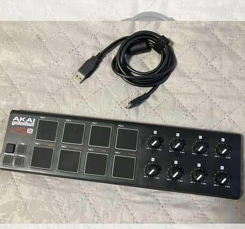 Akai LPD8 Midi Контроллер