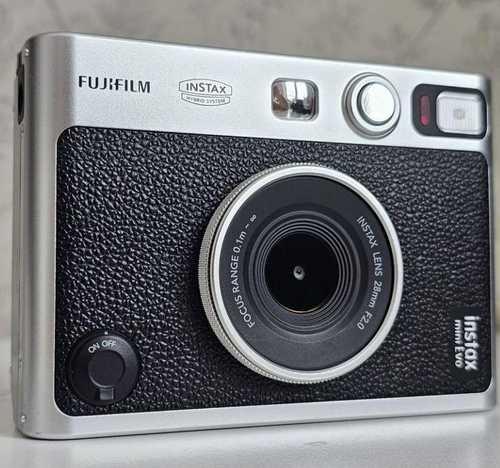 Fujifilm Instax Mini Evo Отличный