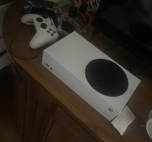 Xbox series s с гейпадом