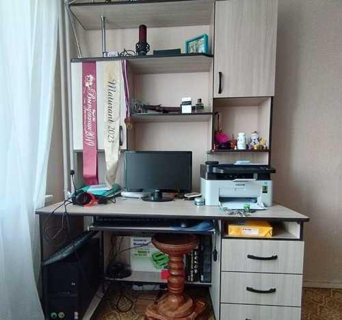 Компьютерный стол