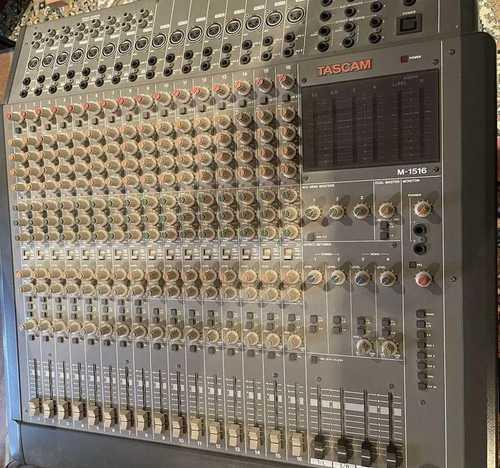 Микшерный пульт tascam m-1516