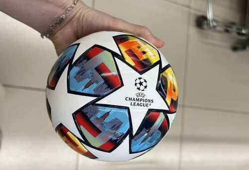 Футбольный мяч adidas лига чемпионов 2022