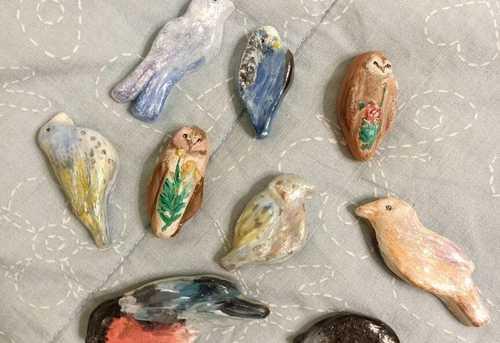 Фигурки из глины птицы