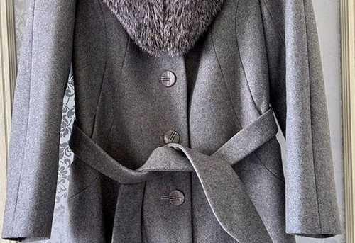 Новое женское пальто с натуральным мехом