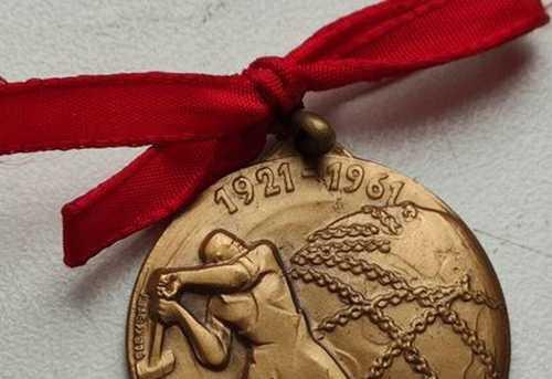 Медаль коммуниста Италии 1961 год винтаж