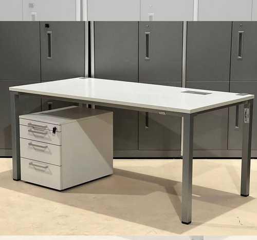 Стол Steelcase с тумбой
