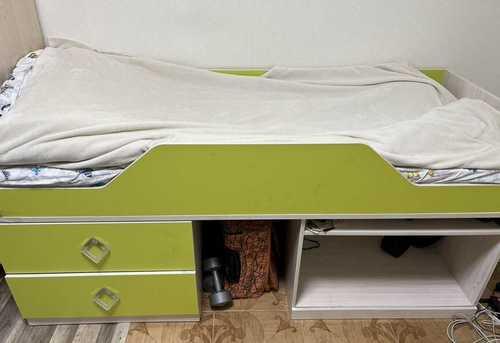 Кровать-чердак, письменный стол