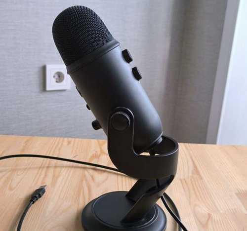 Микрофон Blue Yeti Blackout черный