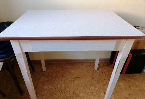 Кухонный стол с ящиком