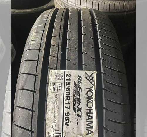 Yokohama BluEarth-XT AE61 215/60 R17