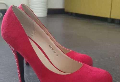 Туфли красные 39 новые