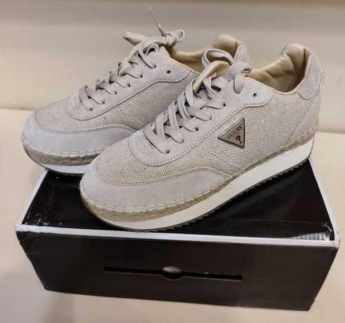 Кроссовки Guess