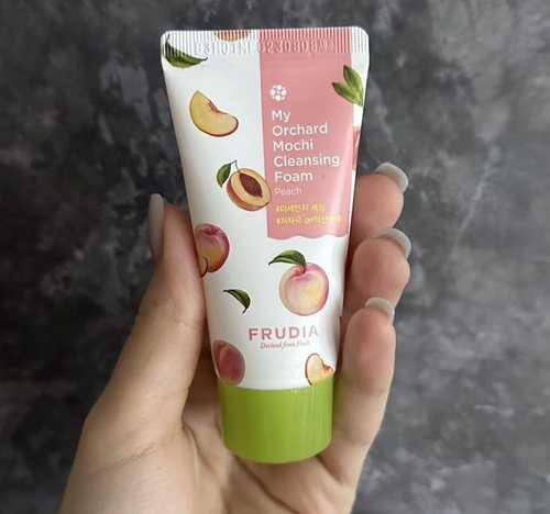 Очищающая пенка-Моти с персиком Frudia