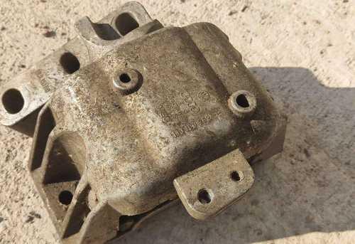 Подушка правая VW Golf 4 Skoda Octavia A4 Audi A3