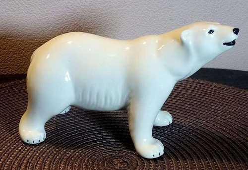 Белый медведь фарфоровая статуэтка