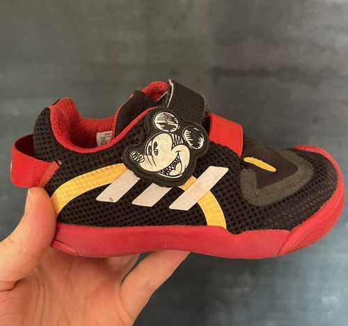 Кроссовки детстие adidas disney