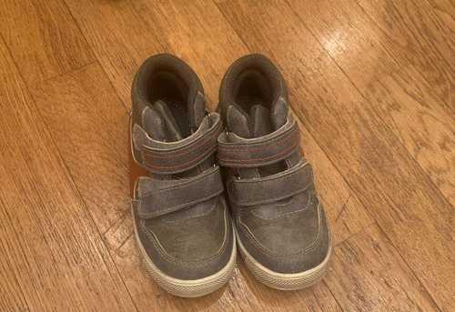 Обувь детская. Ботинки, кеды, сандалии 26 р-р