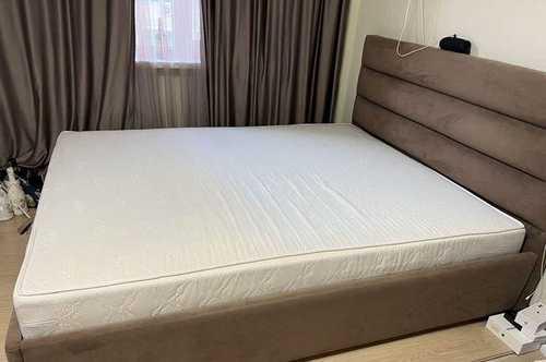 Кровать двухспальная