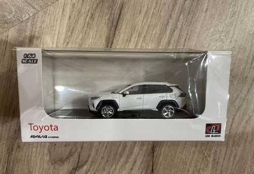 Toyota RAV 4 1:64 LCD Models коллекционная модель