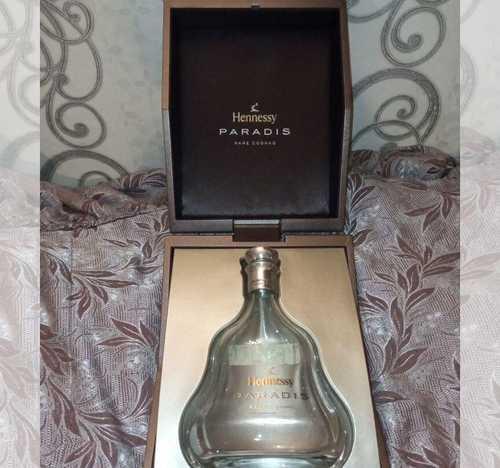 Бутылка и футляр от Hennessy Paradise