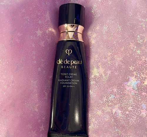 Cle de peau тональный крем