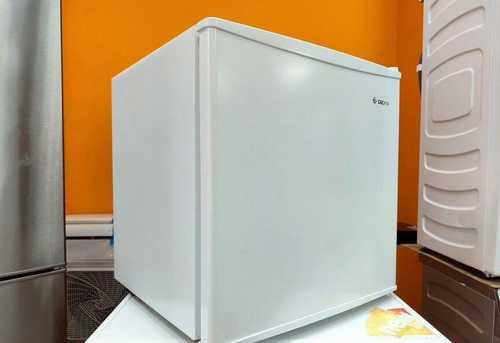 Холодильник маленький узкий бу Dexp. На гарантии