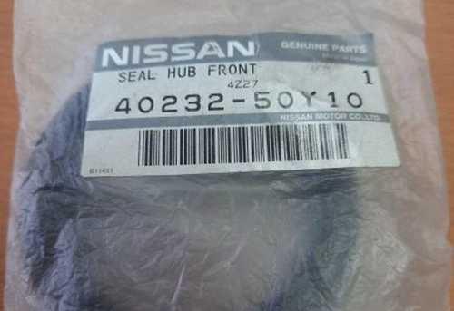 Сальник ступицы передний Nissan 40232-50Y10