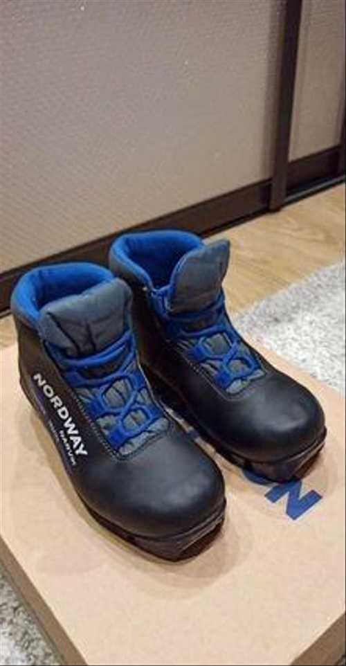 Лыжные ботинки Nordway 34 + палки в подарок 95 см