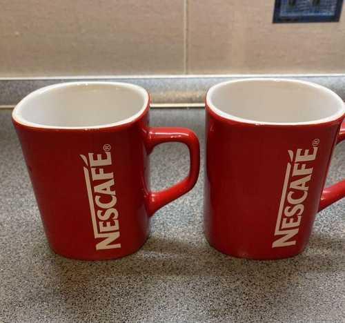 Красная кружка nescafe