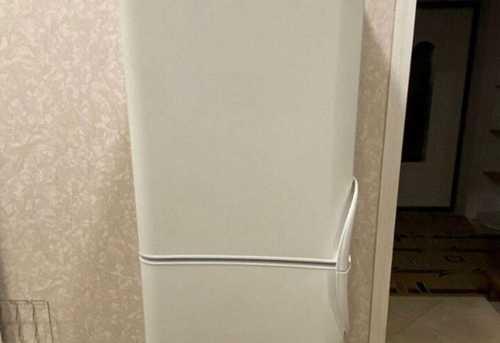 Холодильник Indesit 180 см белый,рабочий