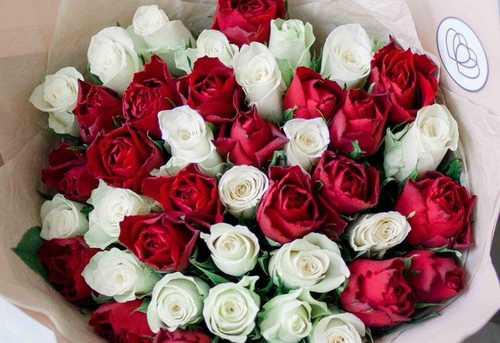 Букет из 41 красной и белой розы 40 см (Кения)