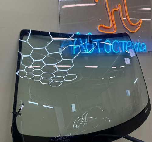 Лобовое стекло на Lexus IS 2