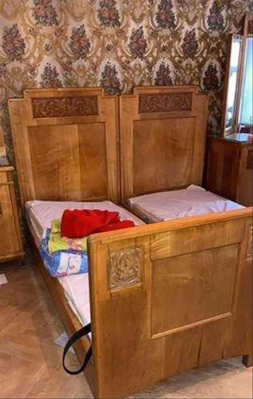 Старинная спальня кровать шкаф тумба