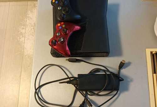 Xbox 360 с джостиками и кабелями