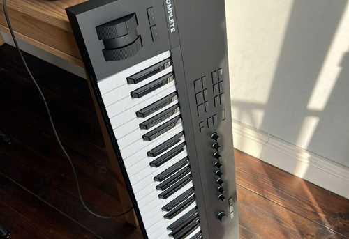 Midi-клавиатура NI Komplete Kontrol A49 с чехлом