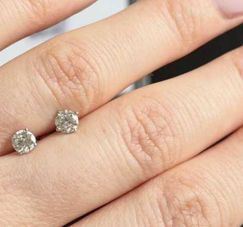 Серьги с бриллиантом по 0.3 ct в наличии