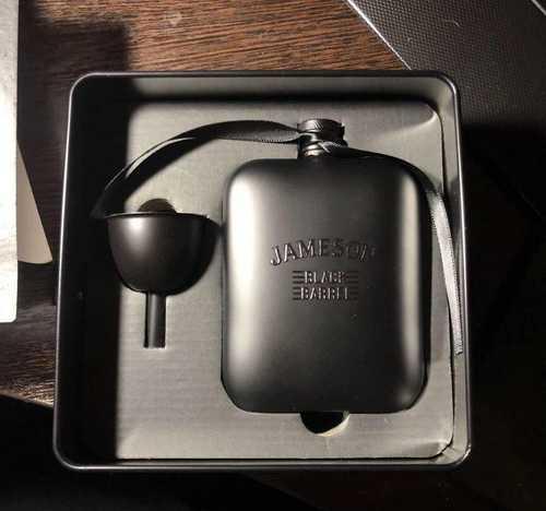 Фляжка виски Jameson