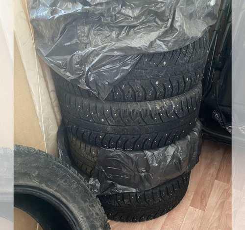 Bridgestone Ice Cruiser 7000 15/65 R15 91