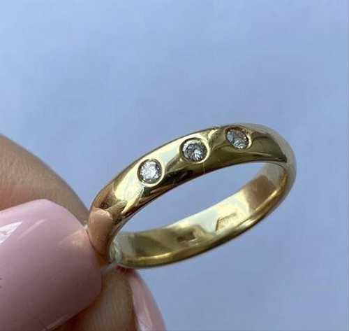 Золотое кольцо с бриллиантами желтое классика