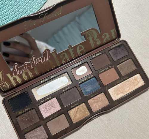 Палетка Too Faced Chocolate Bar Semi-Sweet