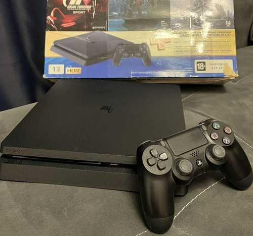 Sony playstation 4 slim 1tb SSD