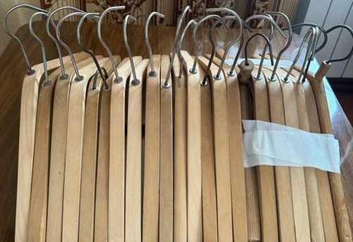 Вешалки для одежды деревян