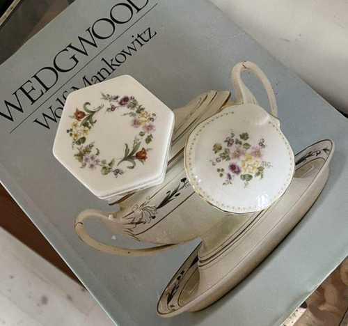 Wedgwood шкатулка фарфор, книга на английском