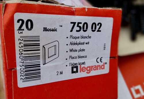 Рамки для розеток Legrand Mosaic750 02