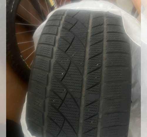 Jinyu YW52 245/40 R19 96