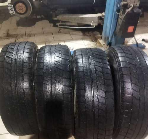 Bridgestone Blizzak VRX 215/65 R16