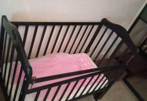Продается детская кроватка с маятником