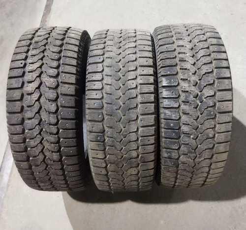 Yokohama IceGuard Stud IG65 215/60 R16