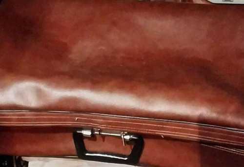 Продам кожаный чемодан(дипломат) Г.троицк РСФСР