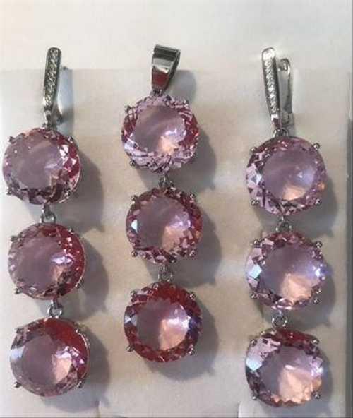 Серебряные серьги Кунцинит